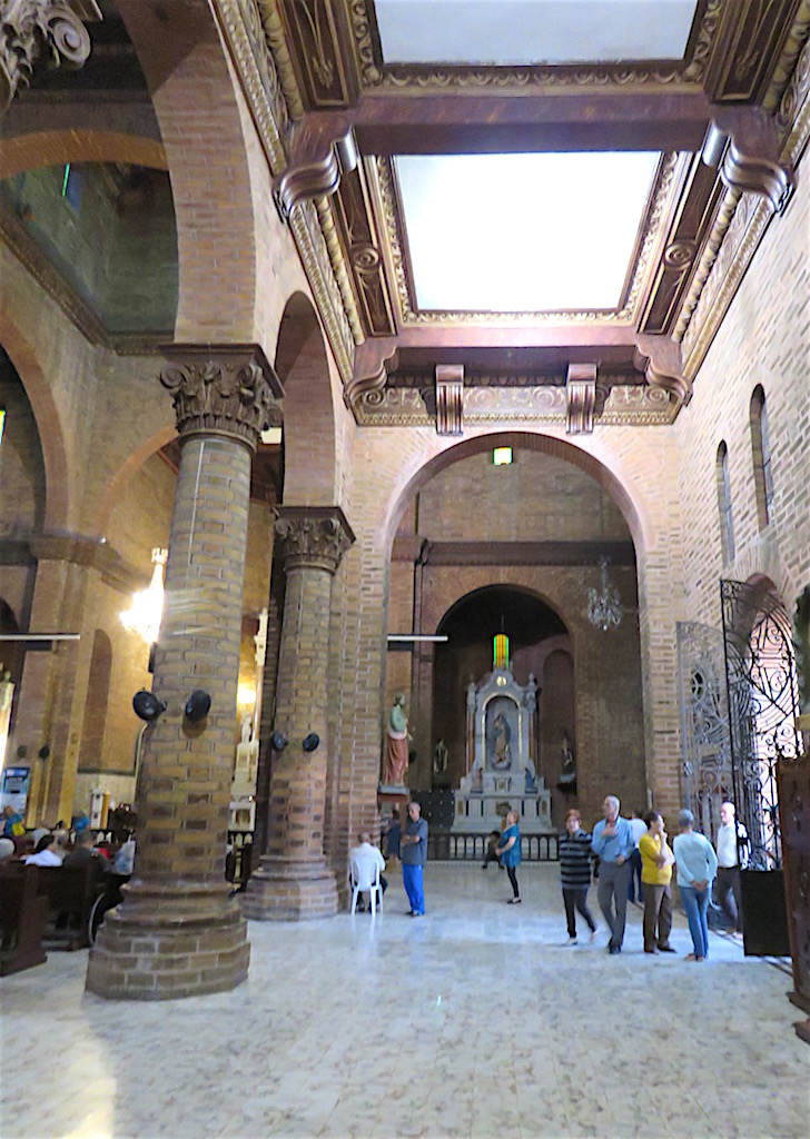 Iglesia el Calvario: A Beautiful Church in Medellín Worth a Visit