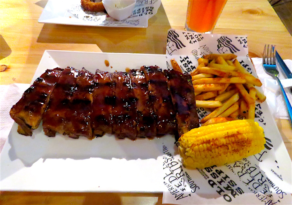 Federal Ribs: A Popular Chain of Rib Restaurants in Medellín