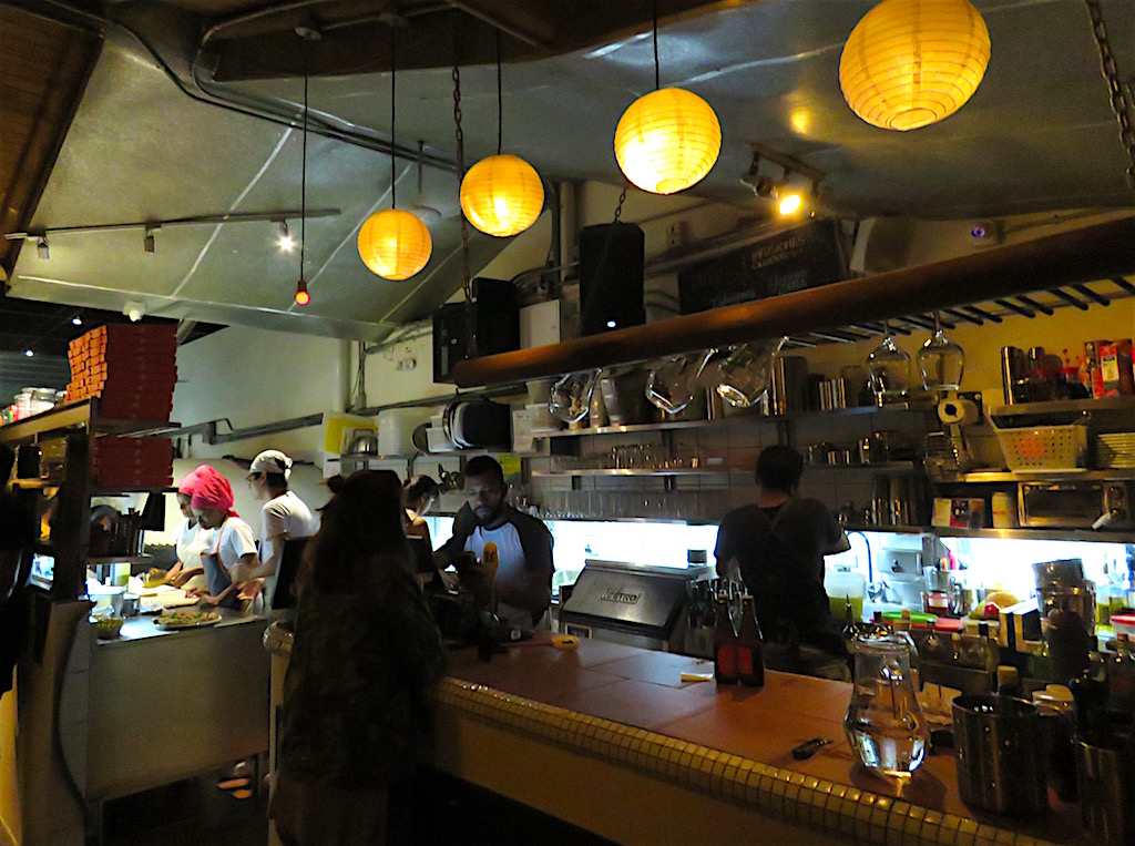 Café Zorba: Very Good Vegetarian Pizza in El Poblado in Medellín