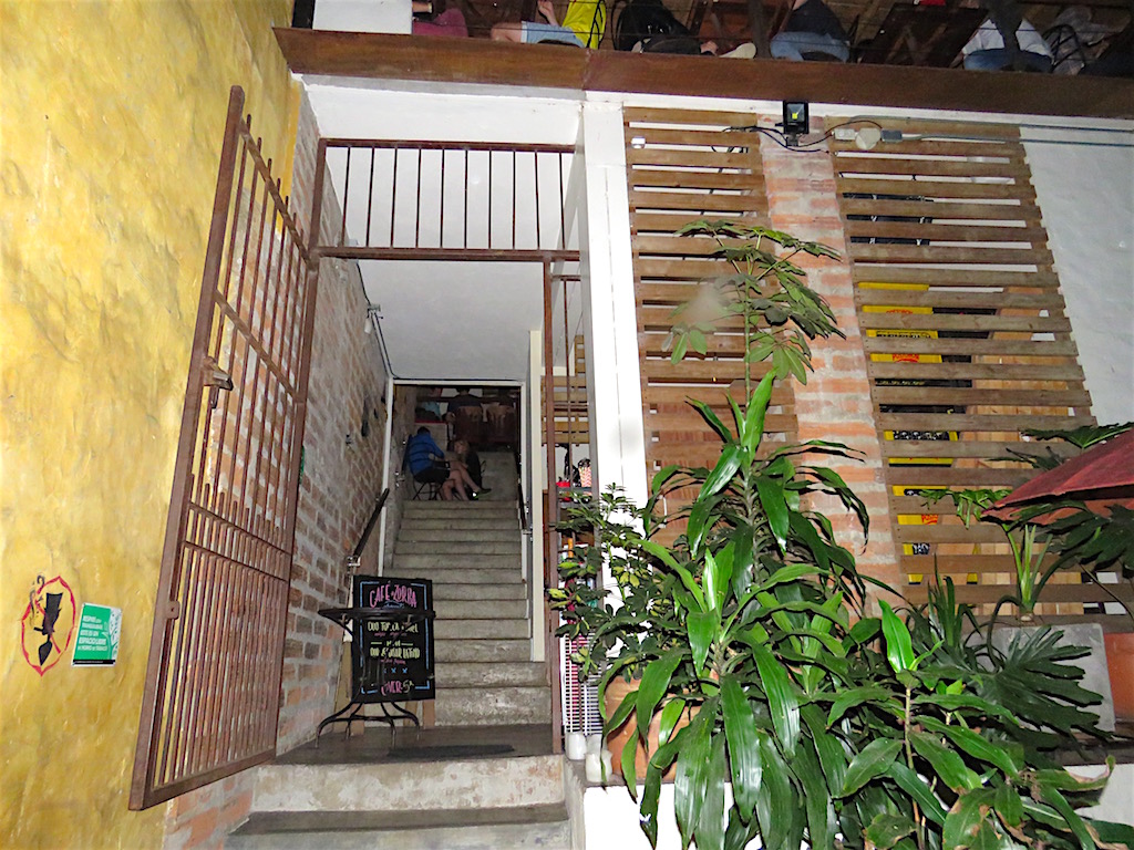 Café Zorba: Very Good Vegetarian Pizza in El Poblado in Medellín