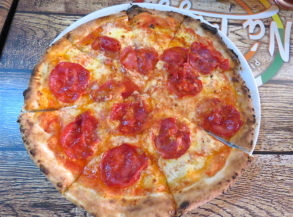 Ná Pizza: A Popular Pizzeria in Envigado with Good Pizza