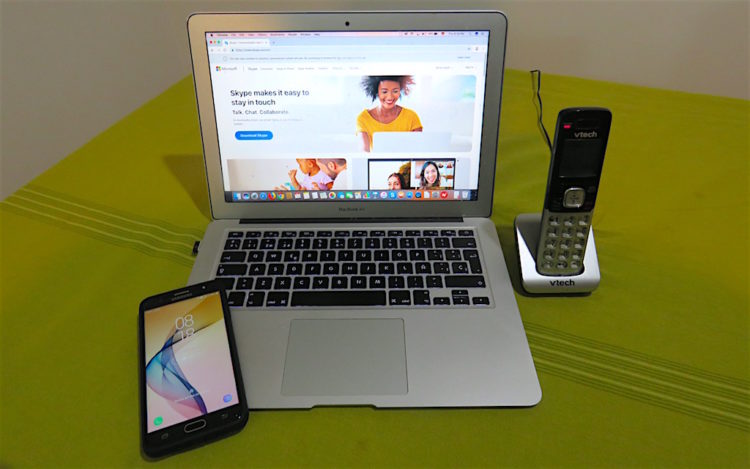 Expat Guide: How to Make International Phone Calls in Colombia