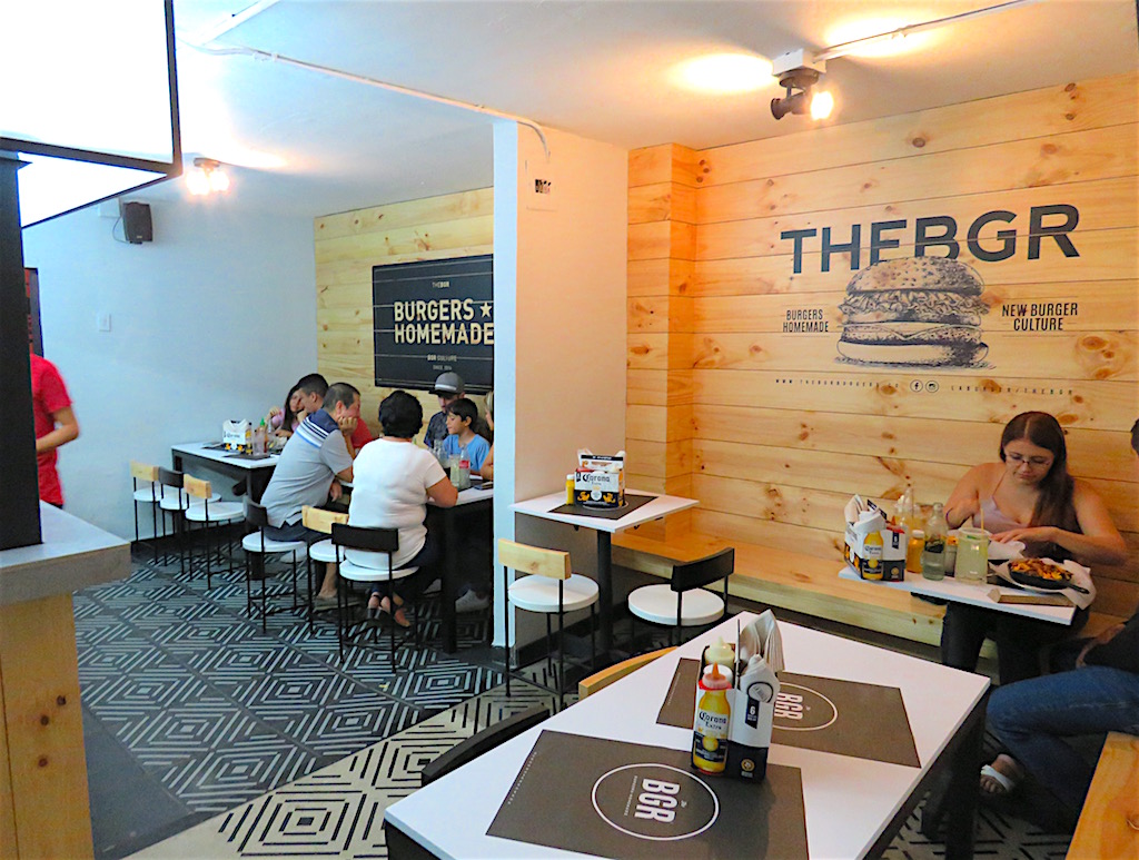 La Burger Bar: A Popular Burger Restaurant in Envigado