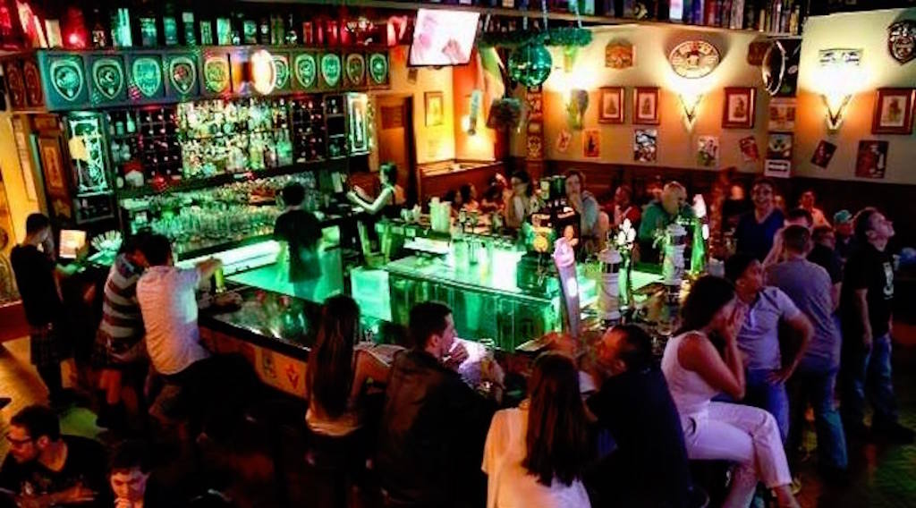 Patrick's Irish Pub: A Popular Irish Sports Bar in Medellín