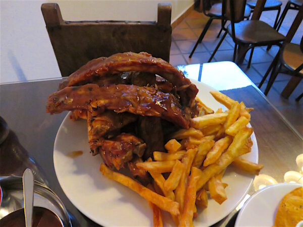 Mu Medellín: A Popular Restaurant with the Best Ribs in Medellín