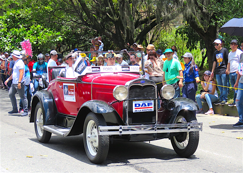 2019 Classic Car Parade (Desfile de Autos Clasicos) Photos