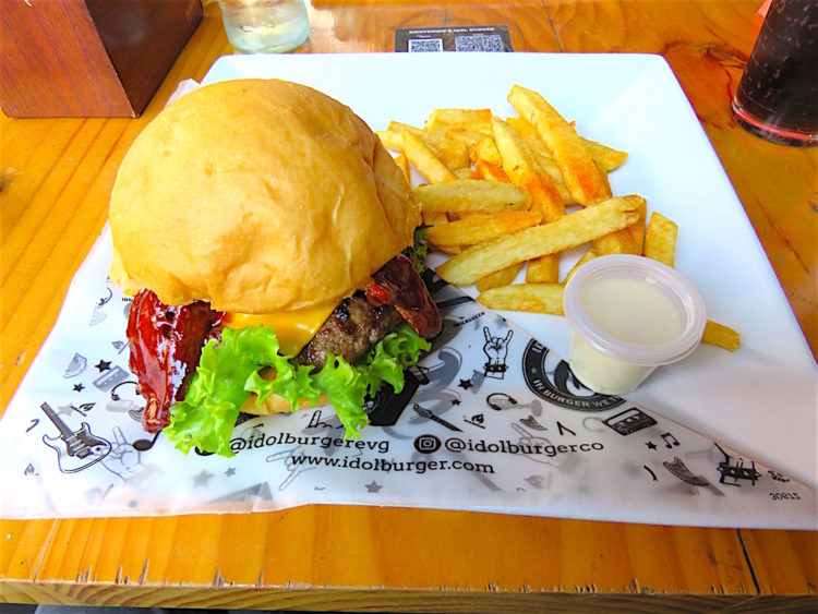 Idol Burger: A Chain of Two Restaurants in Medellín with Good Burgers ...