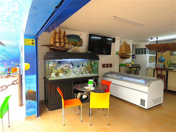 Restaurante Delimar: A Popular Seafood Restaurant in Medellín