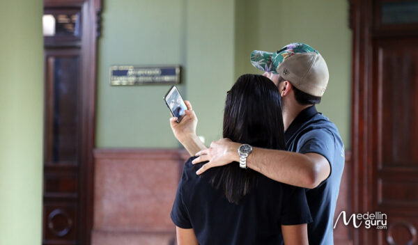 Expat Guide: How to Make International Phone Calls in Colombia